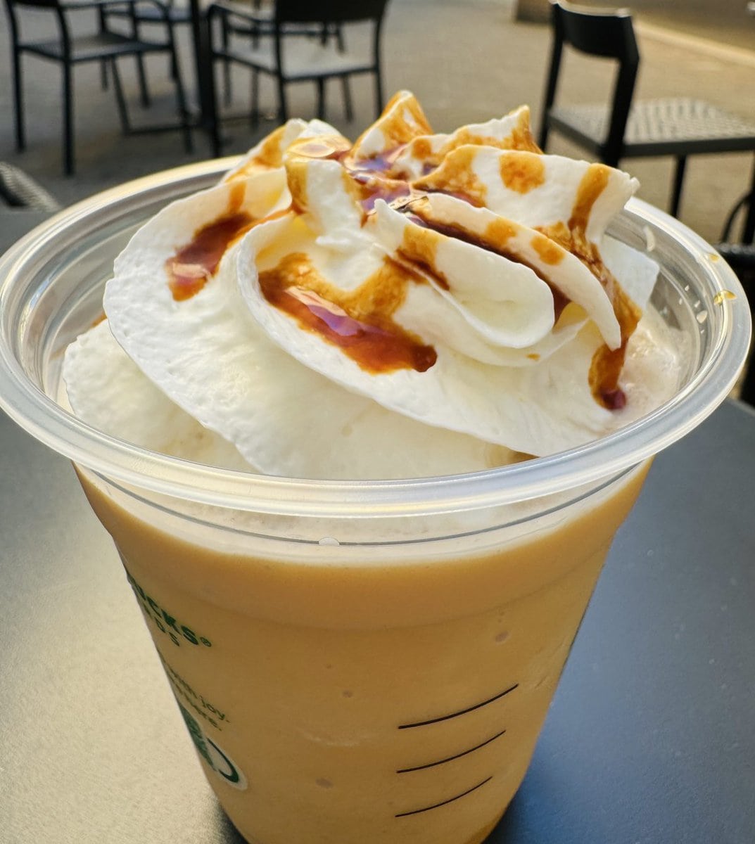 【スタバのすごい新作】濃厚な甘味とビター風味、もっちり食感がたまらない……スターバックス「バナナ ブリュレ フラペチーノ」をグルメライターが