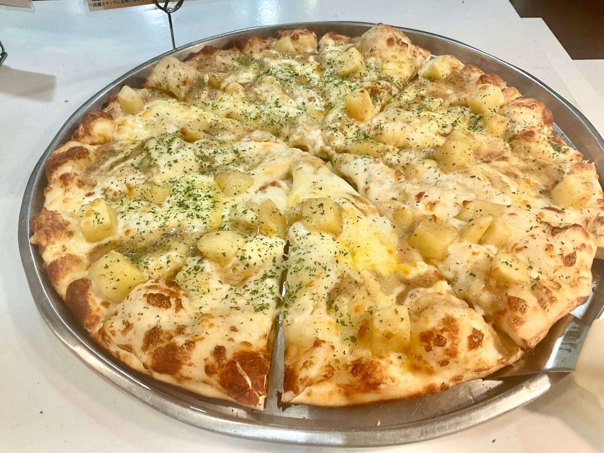 【ピザにバナナ×チリソース!?】シェーキーズの“想像を超える”スウェーデンフェア限定メニューが天才すぎた！実食レポ （2ページ目）| 【公式】モノマックス（MonoMax）｜付録、カバン、時計 ...